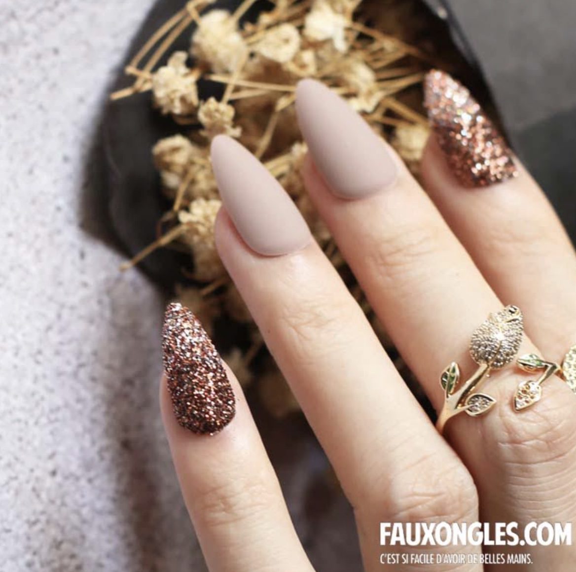 Faux ongles autocollants et réutilisables, suivez la tendance